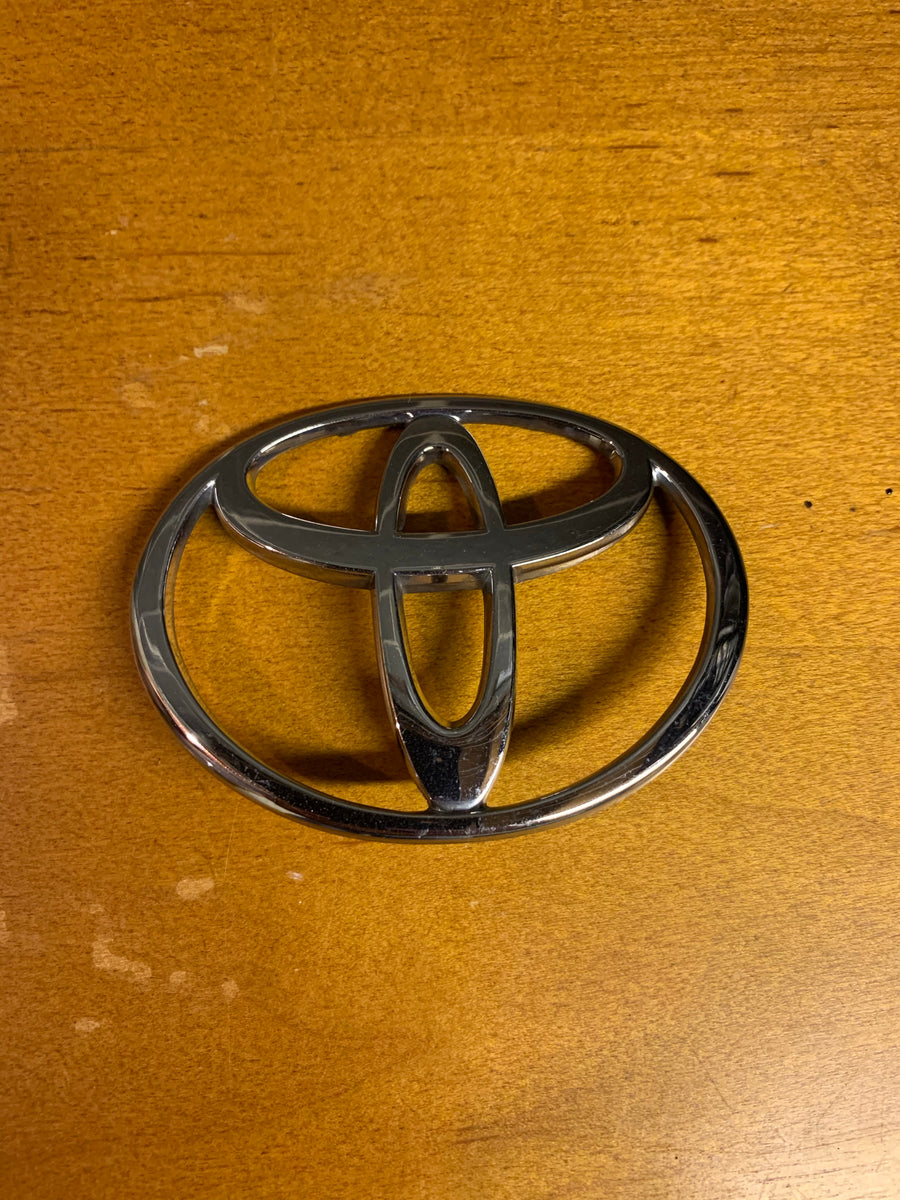 OEM Front Bumper Toyota Emblem – MR2 Chop Shop
